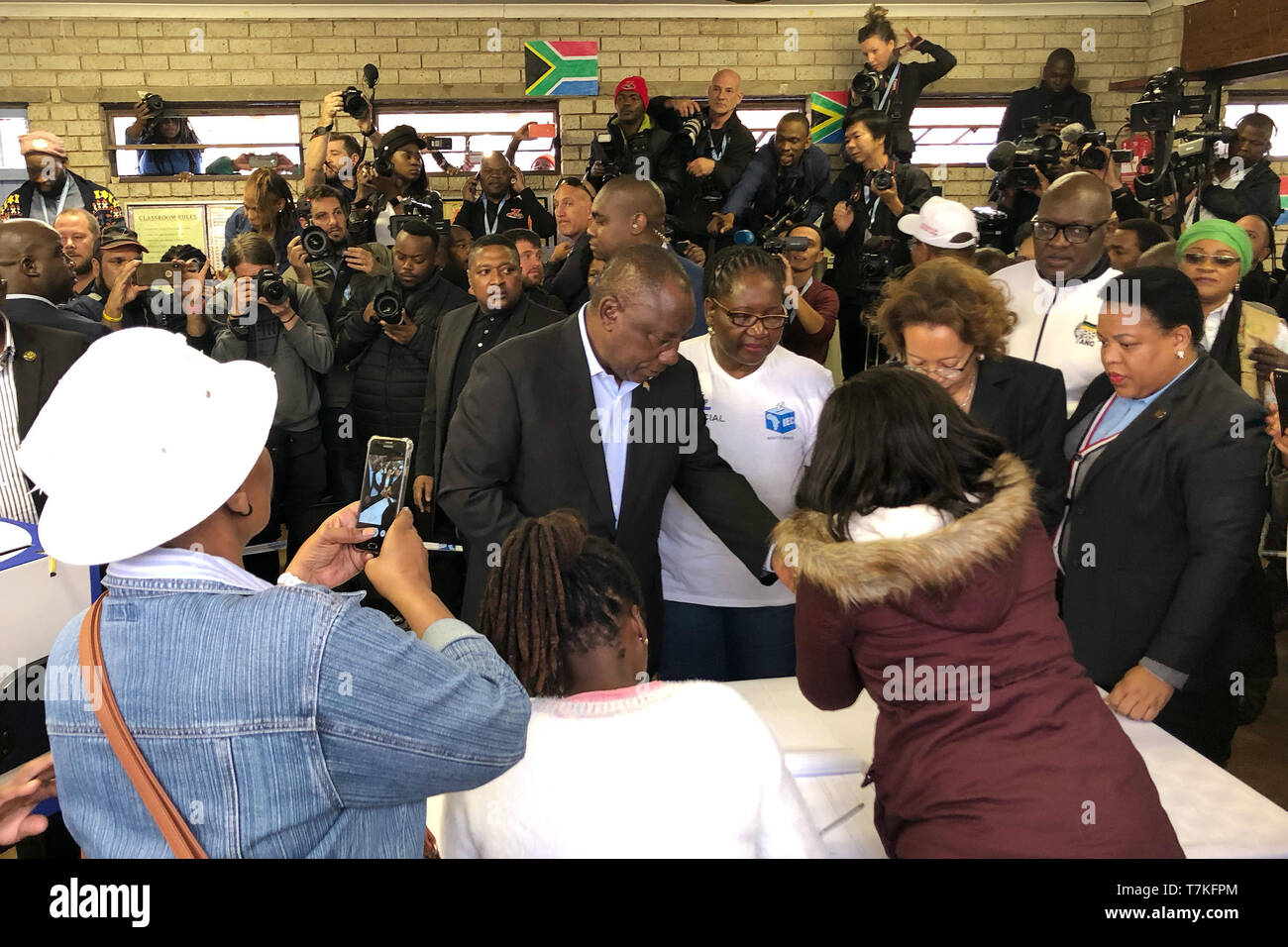 South africa voting station hi-res stock photography and images - Alamy