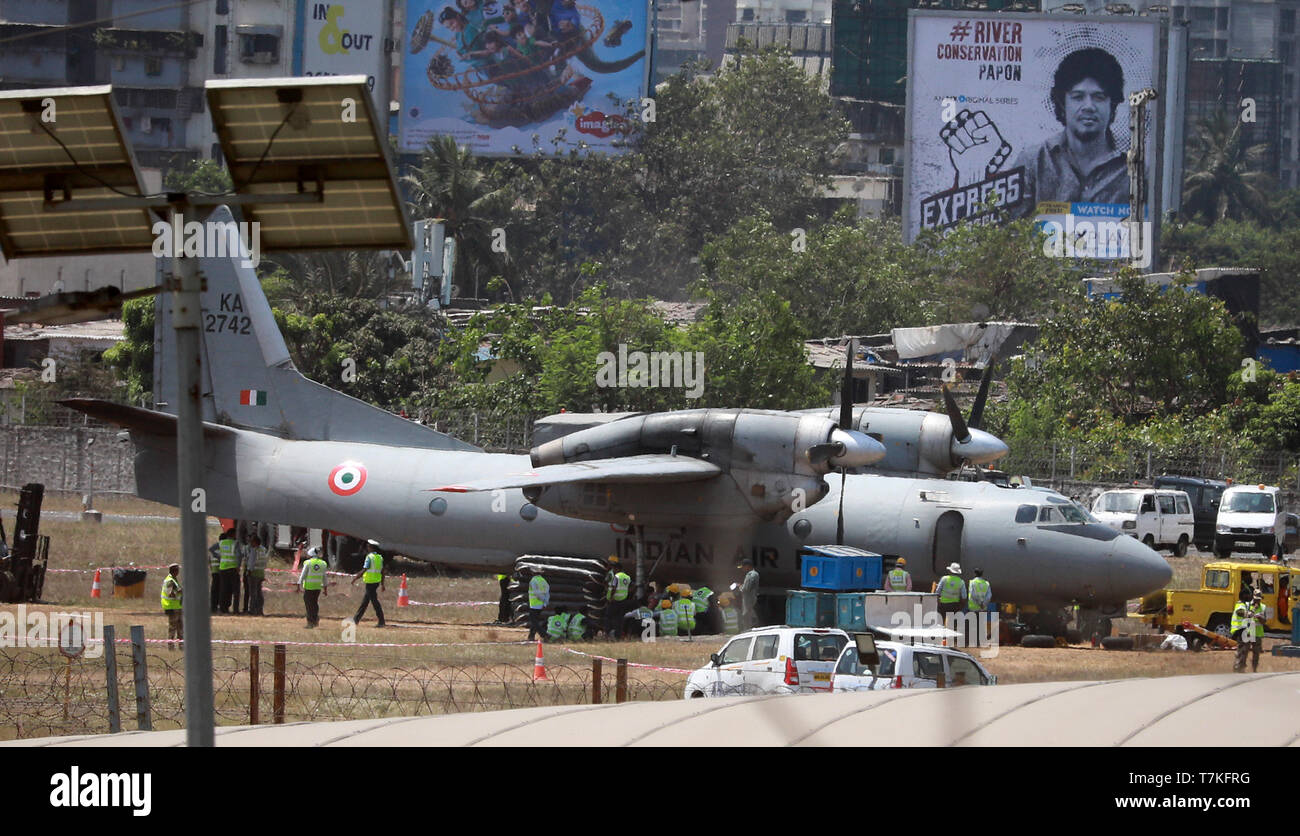 Mumbai, India. 8th May, 2019. An Indian Air Force (IAF) AN-32 transport ...