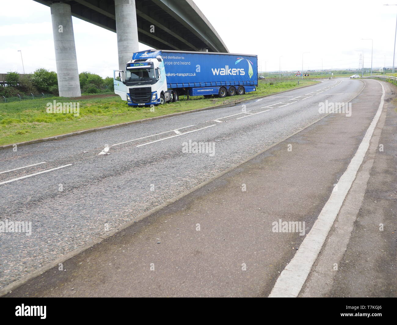 Lorry accident hi-res stock photography and images - Alamy