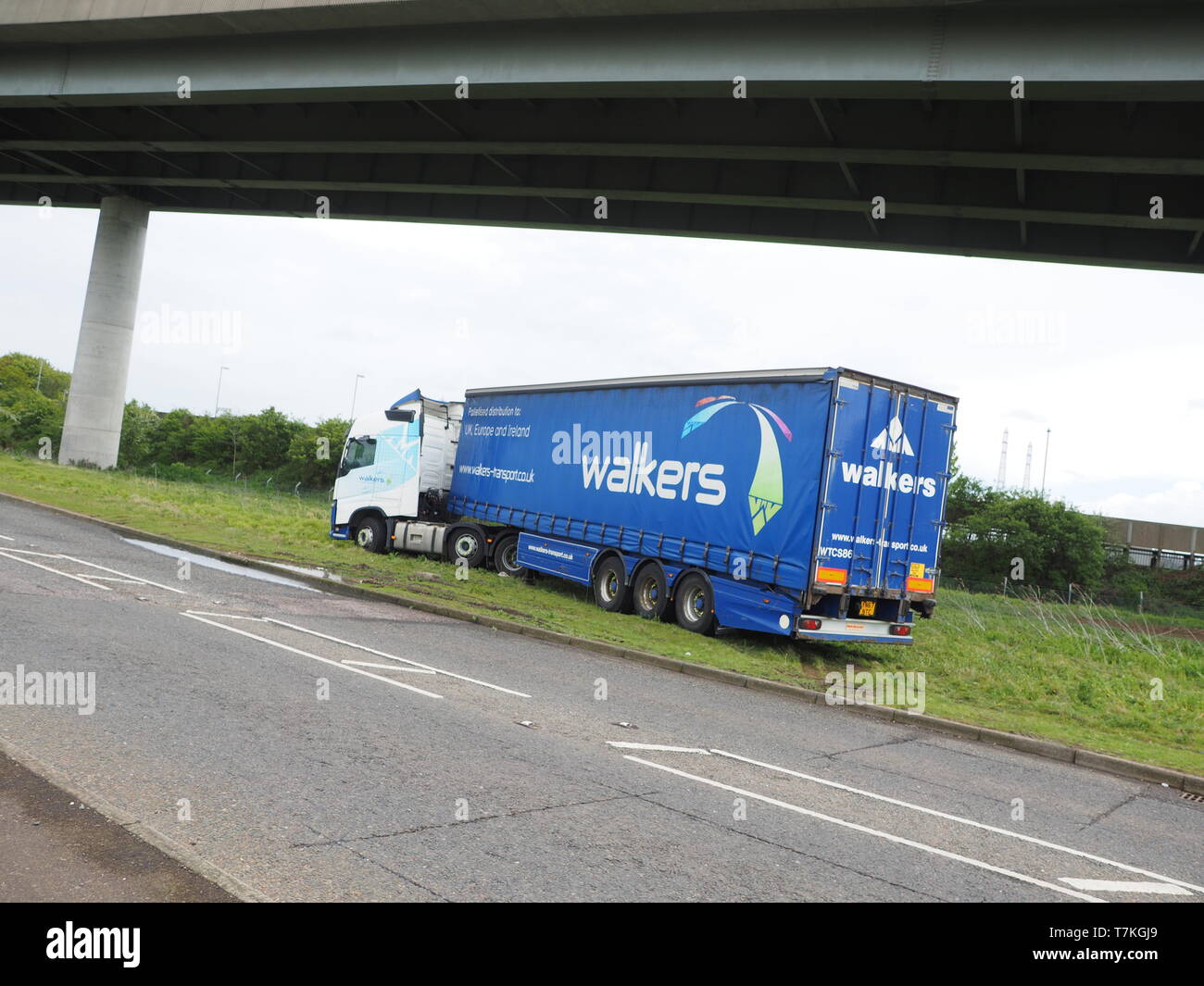 Lorry accident hi-res stock photography and images - Alamy