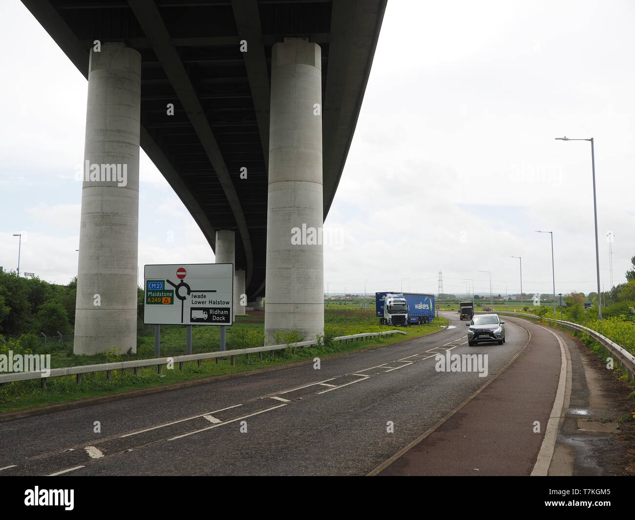 Iwade, Kent, UK. 8th May, 2019. A lorry got itself stuck on the A249 ...
