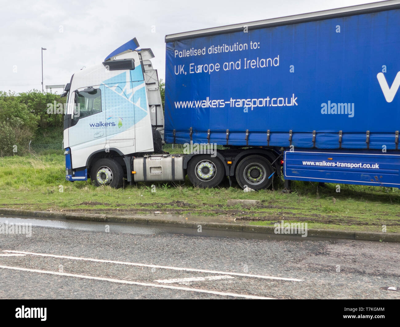 Lorry accident hi-res stock photography and images - Alamy