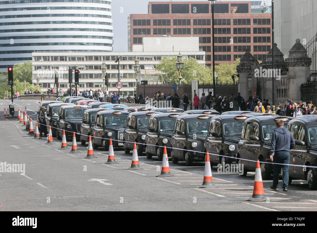 Congestion charge road signs in hi-res stock photography and images - Alamy