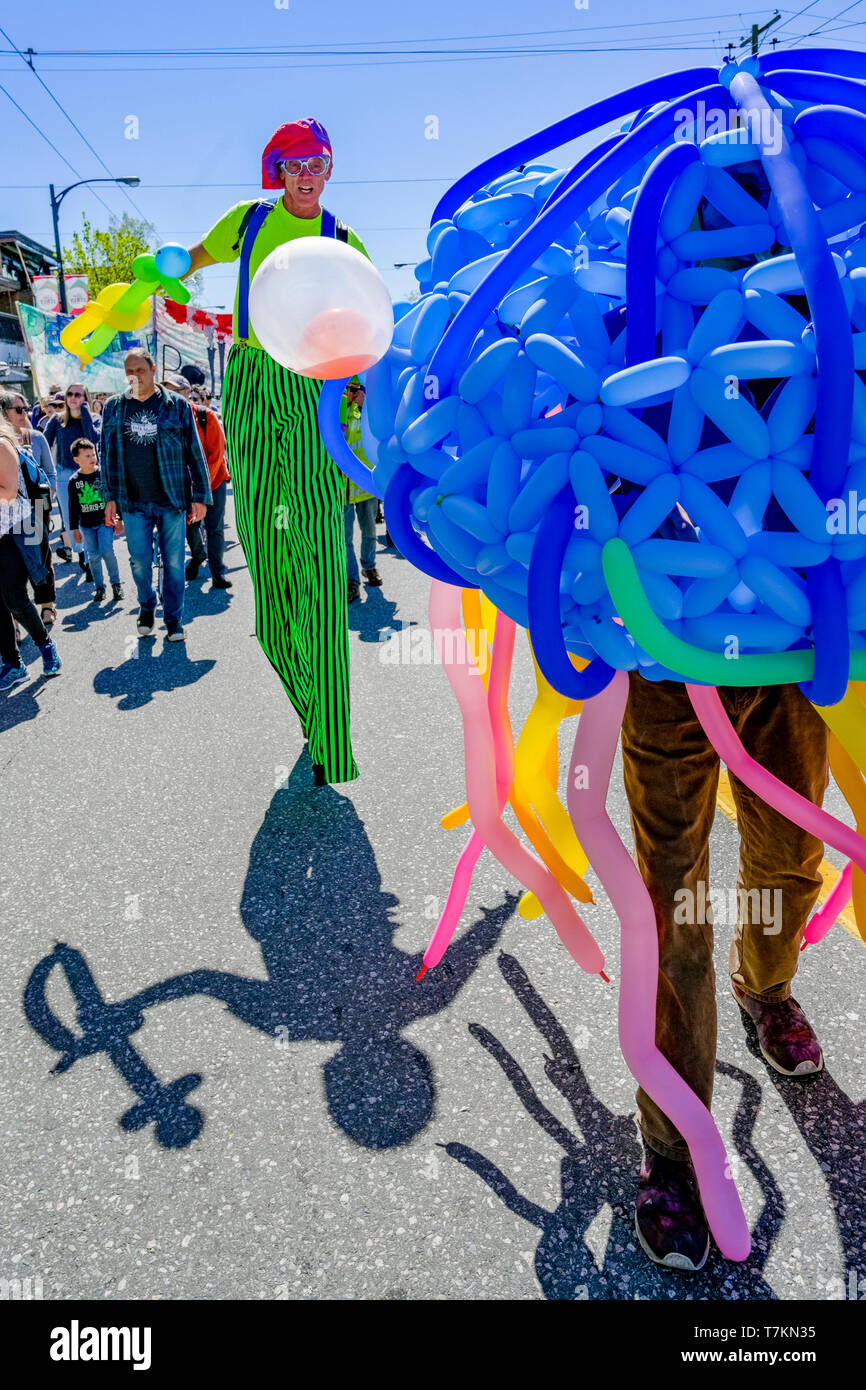 Balloon jellyfish, Earth Day Parade Stock Photo - Alamy