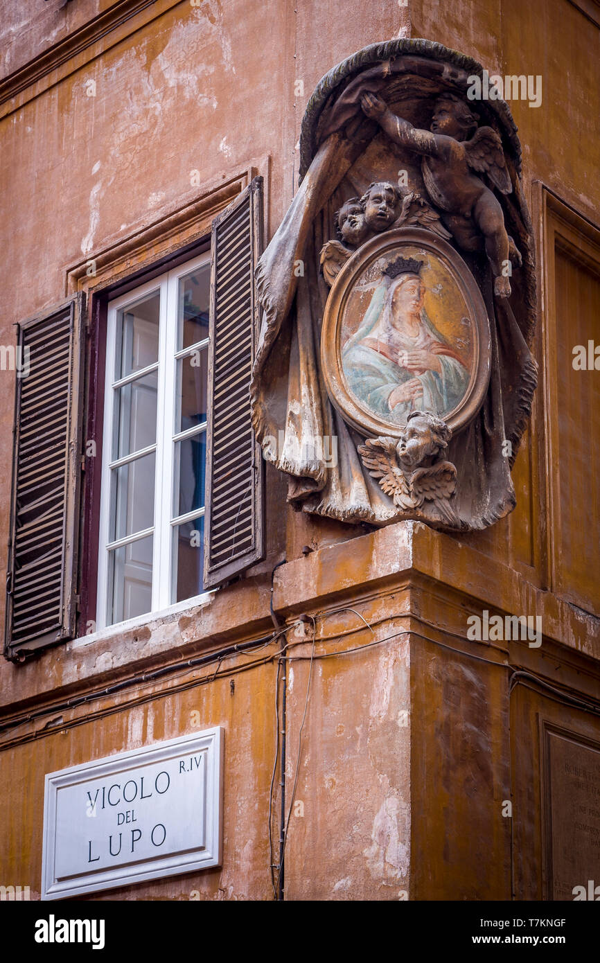 Building corner Medallion, Rome, Lazio, Italy Stock Photo - Alamy