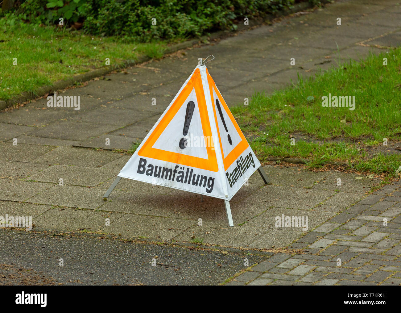 Advance warning triangle hi-res stock photography and images - Alamy