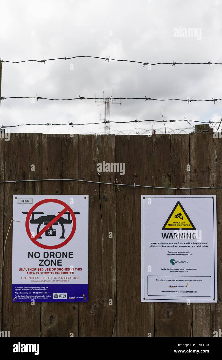 Airport warning signs hi-res stock photography and images - Alamy