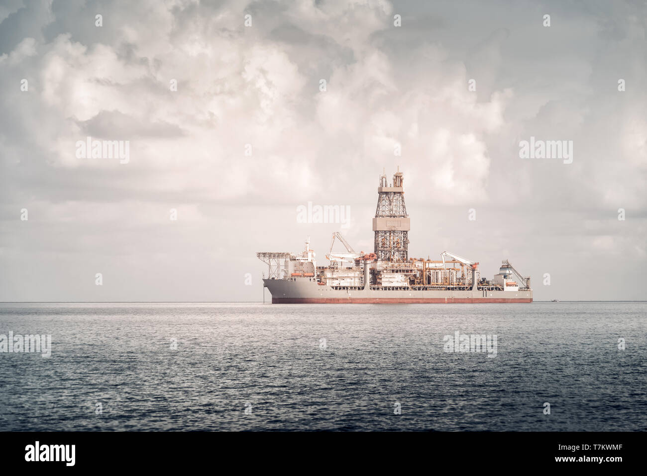 Offshore tug hi-res stock photography and images - Alamy