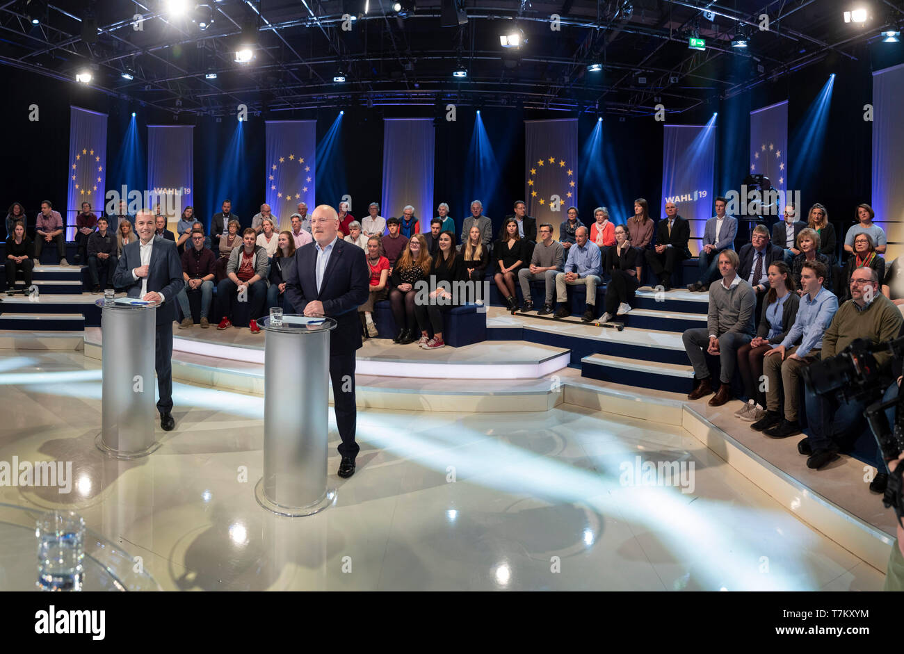 Manfred Weber, Frans Timmermans und Zuschauer bei der Wahlarena zur ...