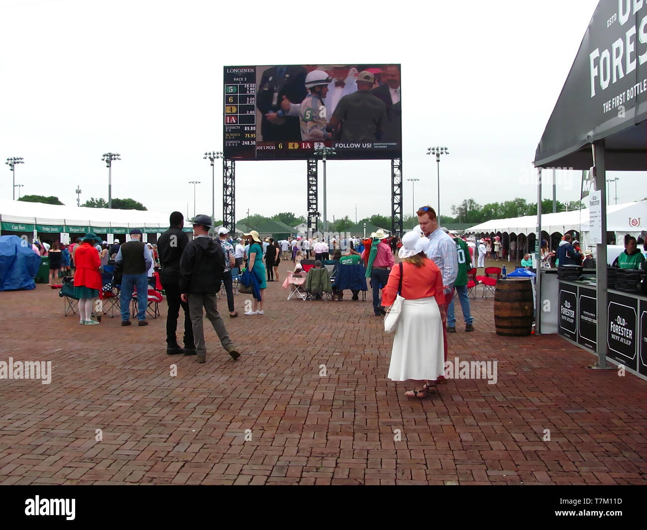 People watching teletron infield screen at Churchill Downs 145th ...
