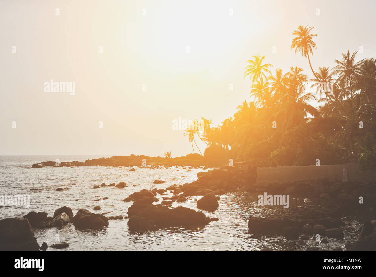 Beautiful tropical beach sunset sky hi-res stock photography and images ...