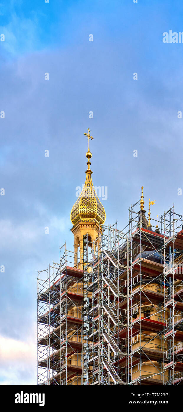 Scaffolding with beautiful golden spire Stock Photo - Alamy