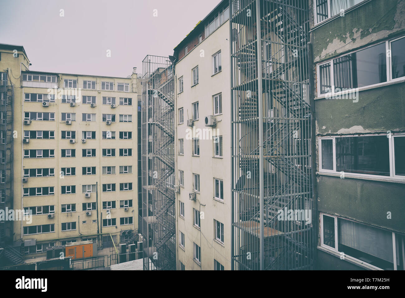 Old architectural apartment building hi-res stock photography and ...