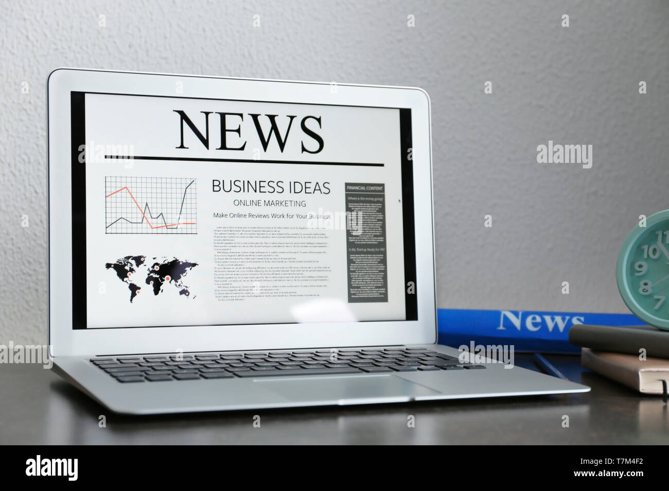Newspaper table open hi-res stock photography and images - Alamy
