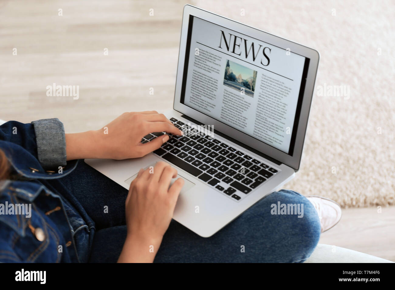 Laptop screen lap sitting home hi-res stock photography and images - Alamy