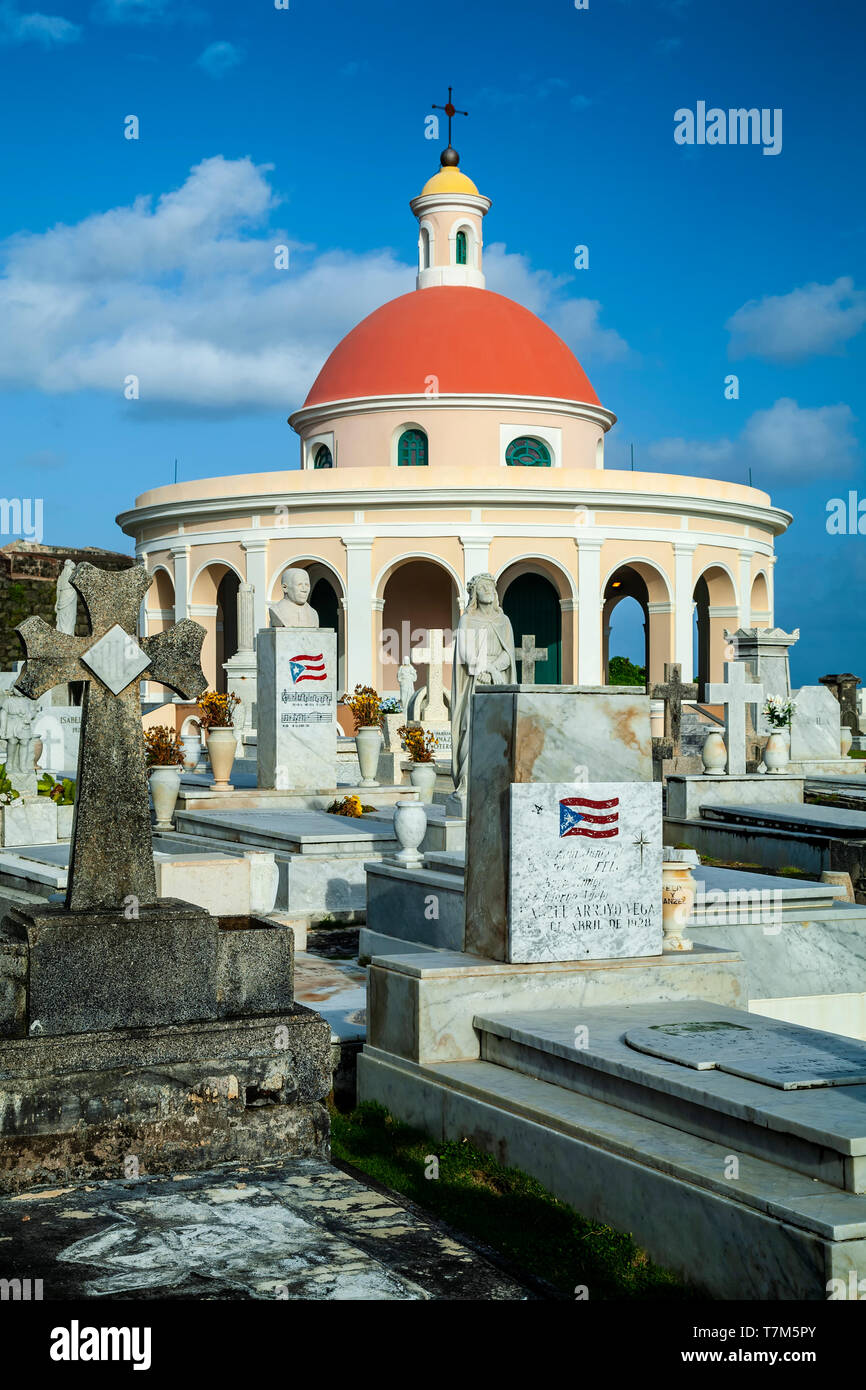 Chapel and graves, San Juan Cemetery (Santa Maria Magdalena de Pazzis ...