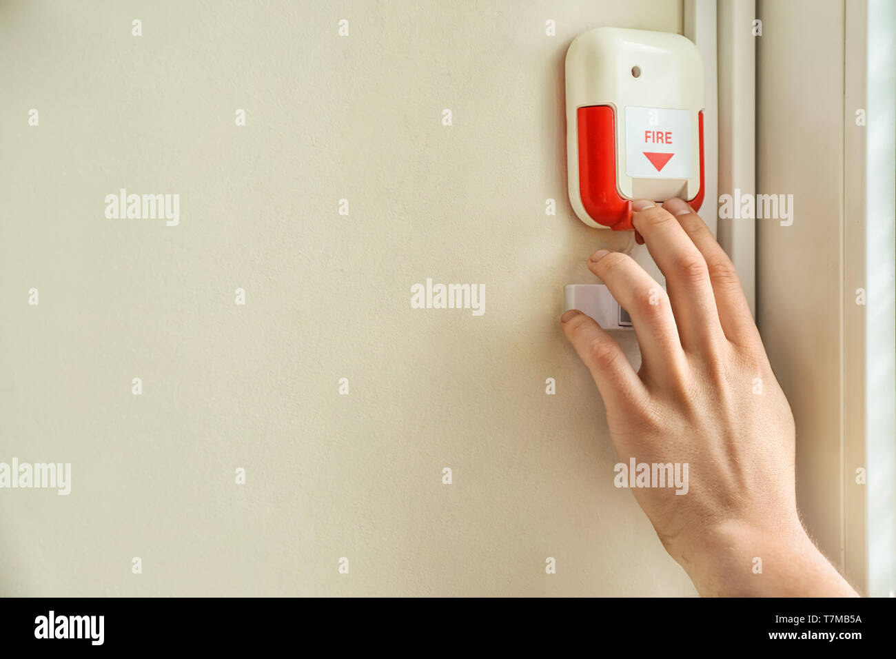 Manual pull fire alarm hi-res stock photography and images - Alamy