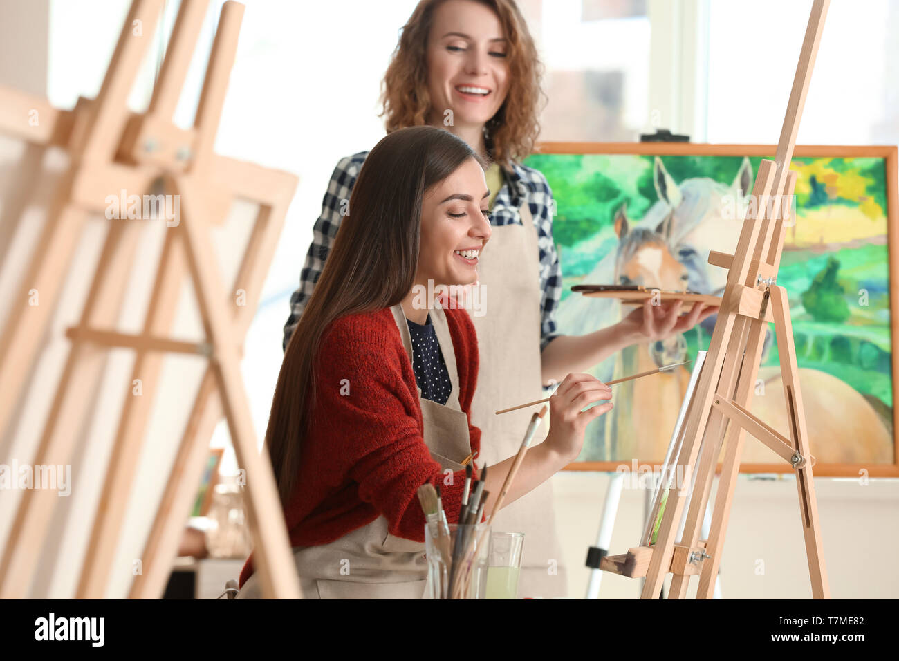 Artist helping woman drawing hi-res stock photography and images - Alamy