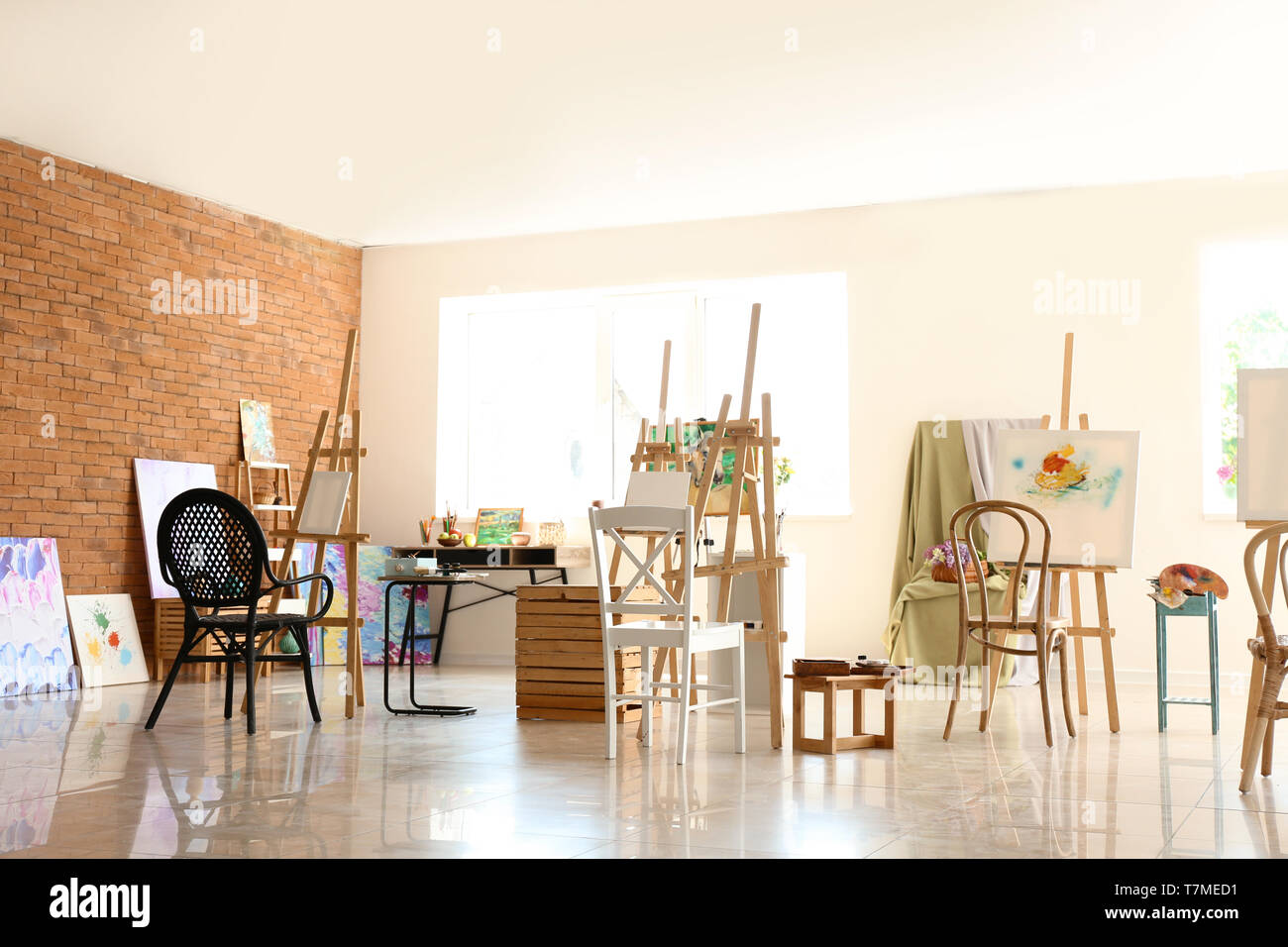 Painting classes hi-res stock photography and images - Alamy
