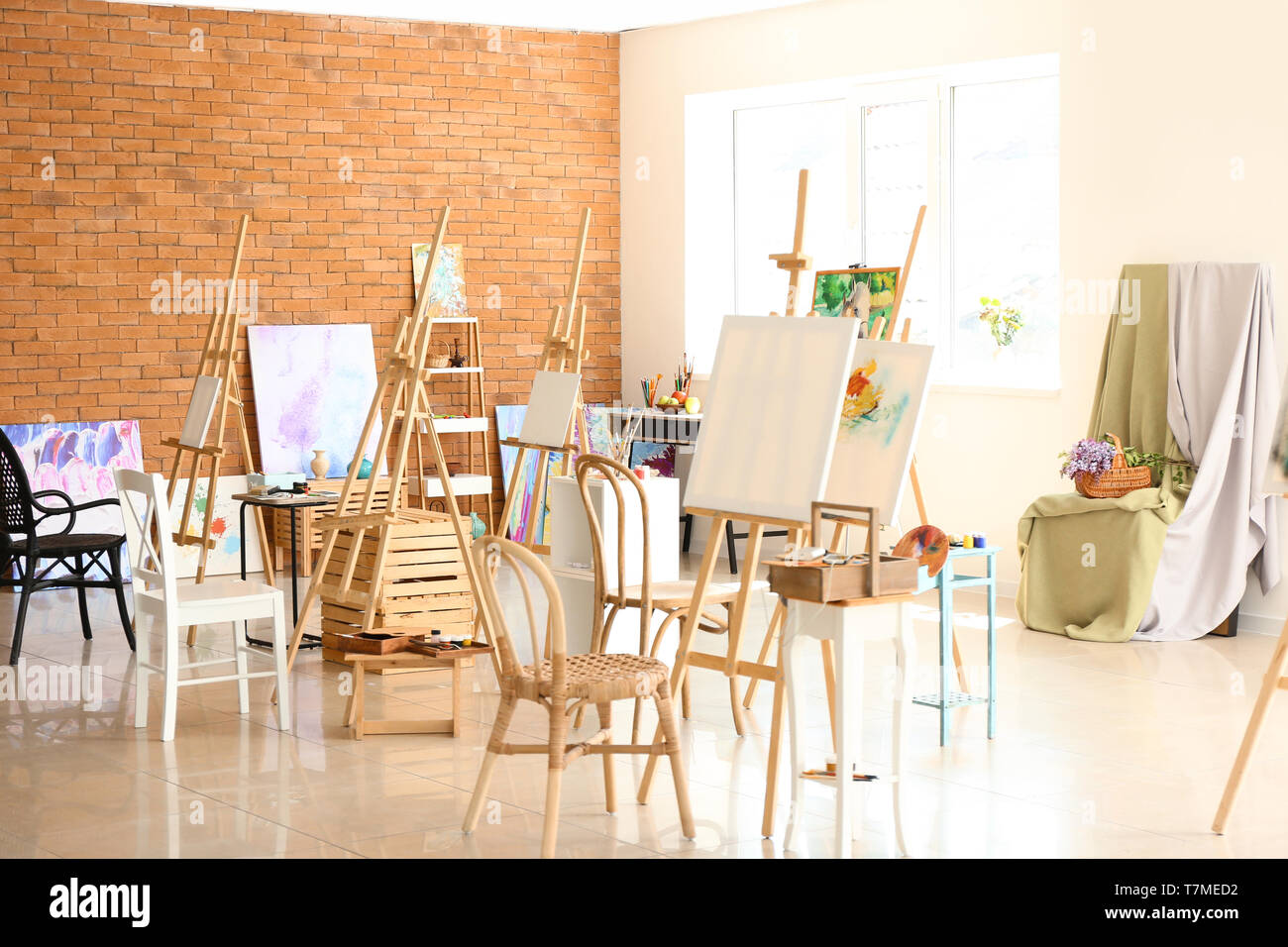 Painting classes hi-res stock photography and images - Alamy