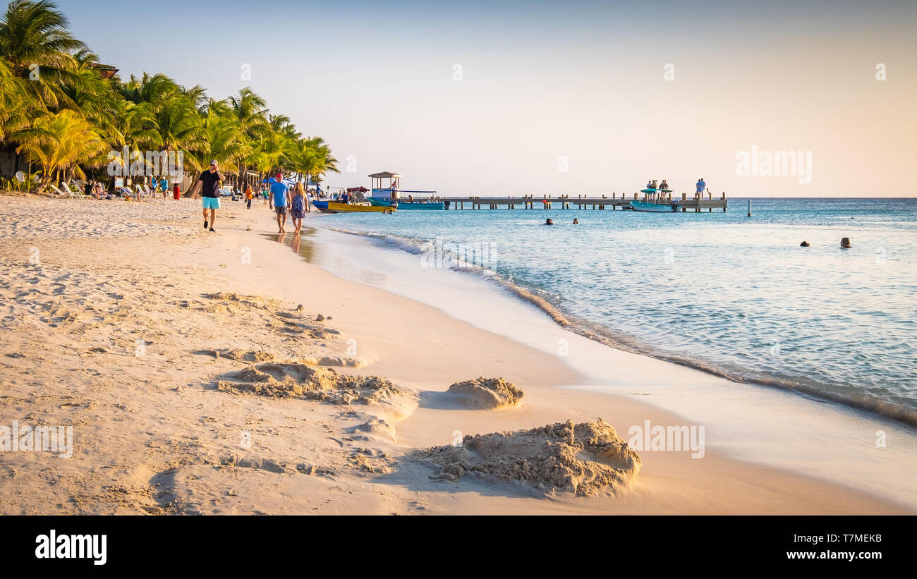 Beautiful sunset on West Bay Beach in Roatan Honduras Stock Photo - Alamy