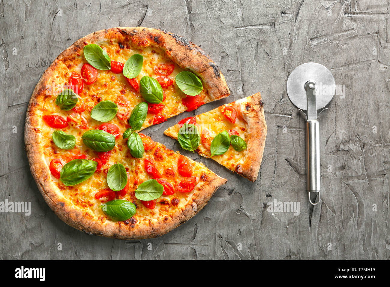 Grey pizza knife hi-res stock photography and images - Alamy