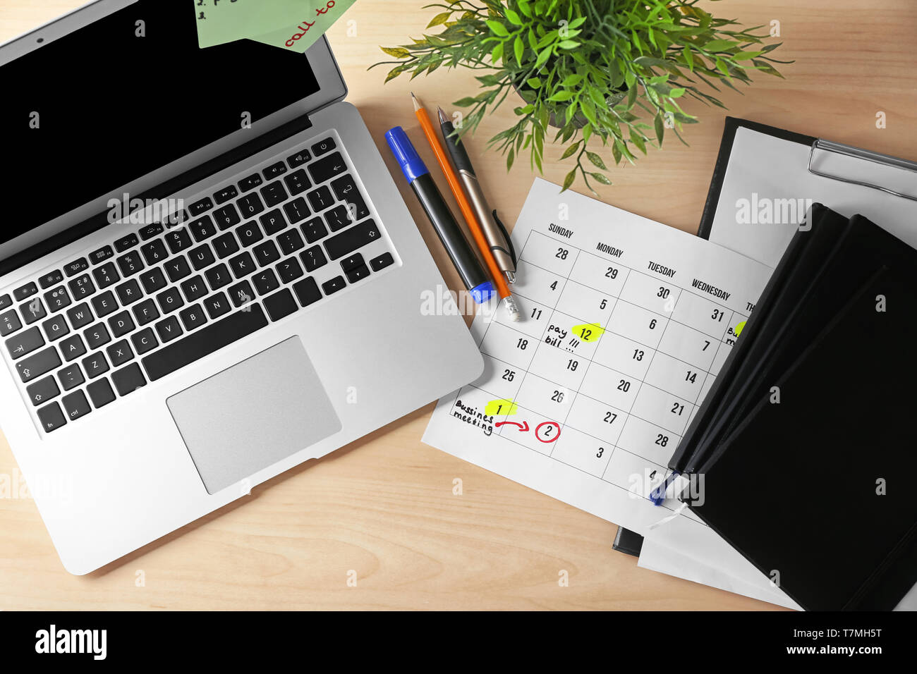 Laptop notes hi-res stock photography and images - Alamy