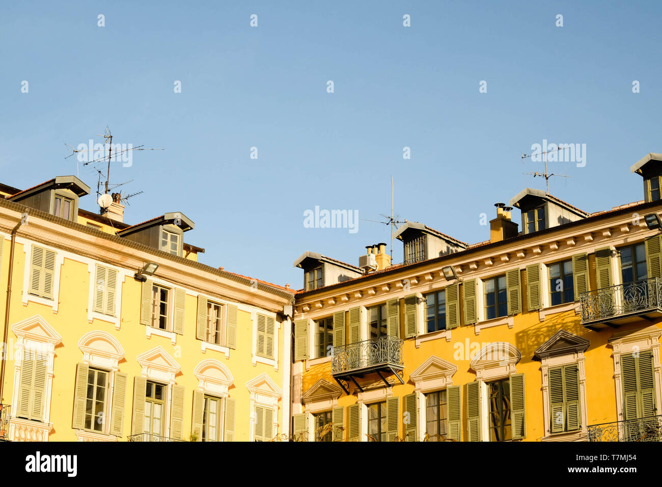 Residencial buildings hi-res stock photography and images - Alamy