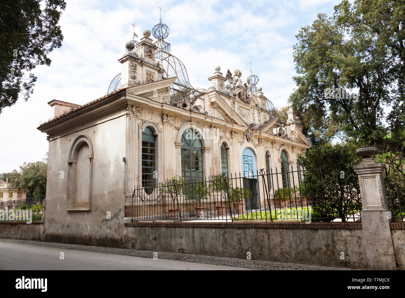 Aviary building hi-res stock photography and images - Alamy
