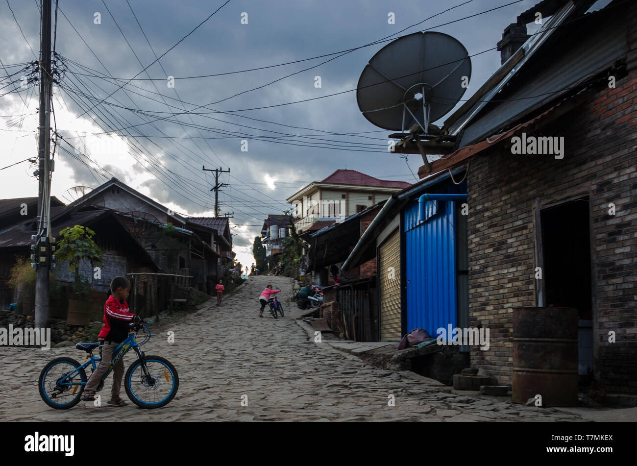 Phongsali hi-res stock photography and images - Alamy