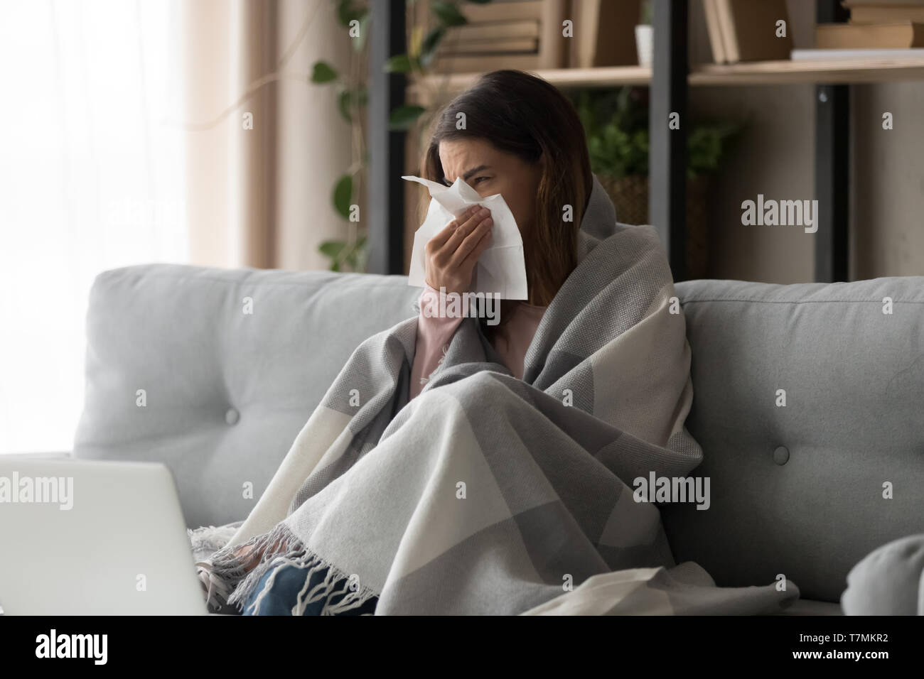 Paper blanket hi-res stock photography and images - Alamy