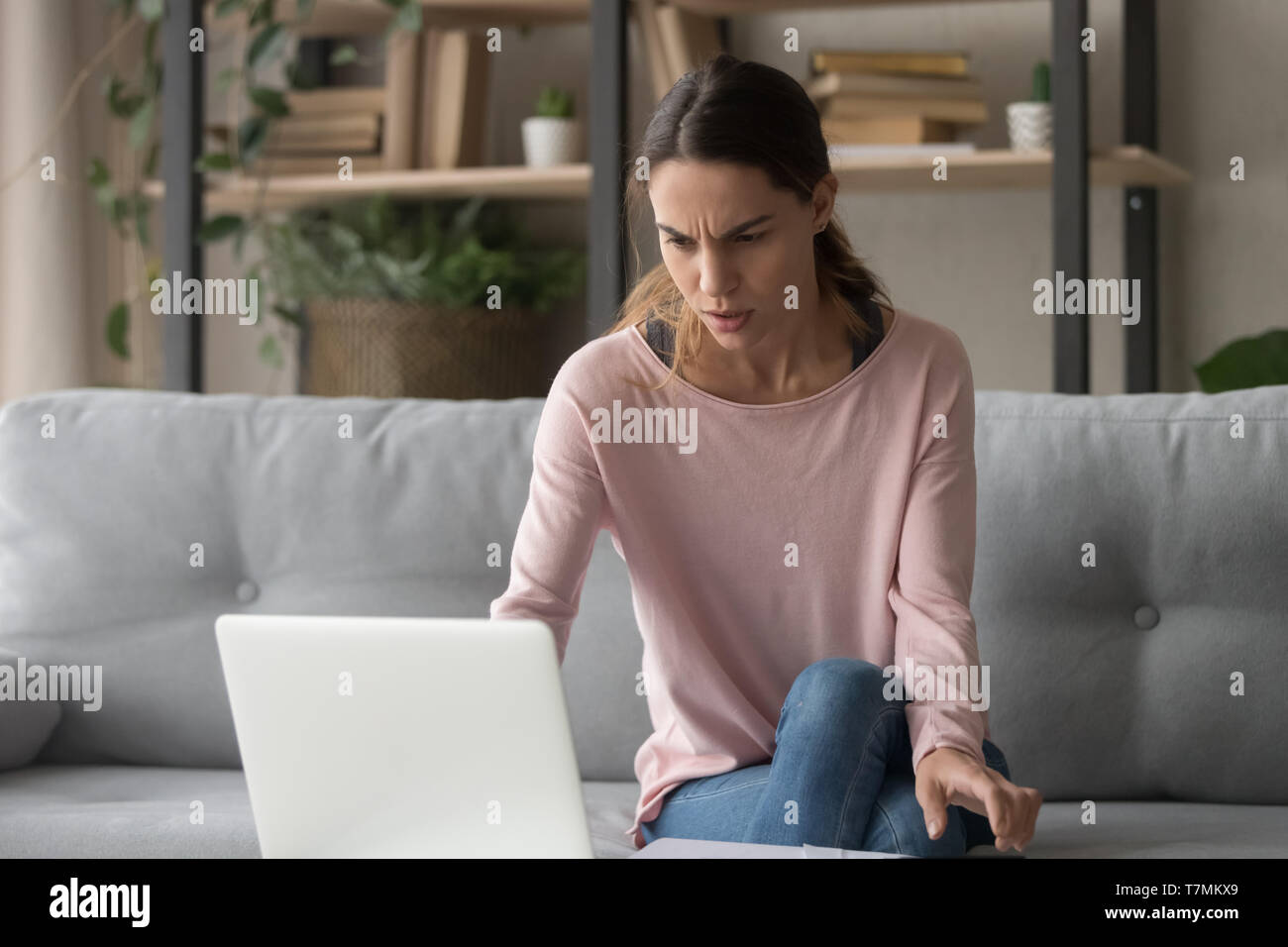 Frown woman hi-res stock photography and images - Alamy