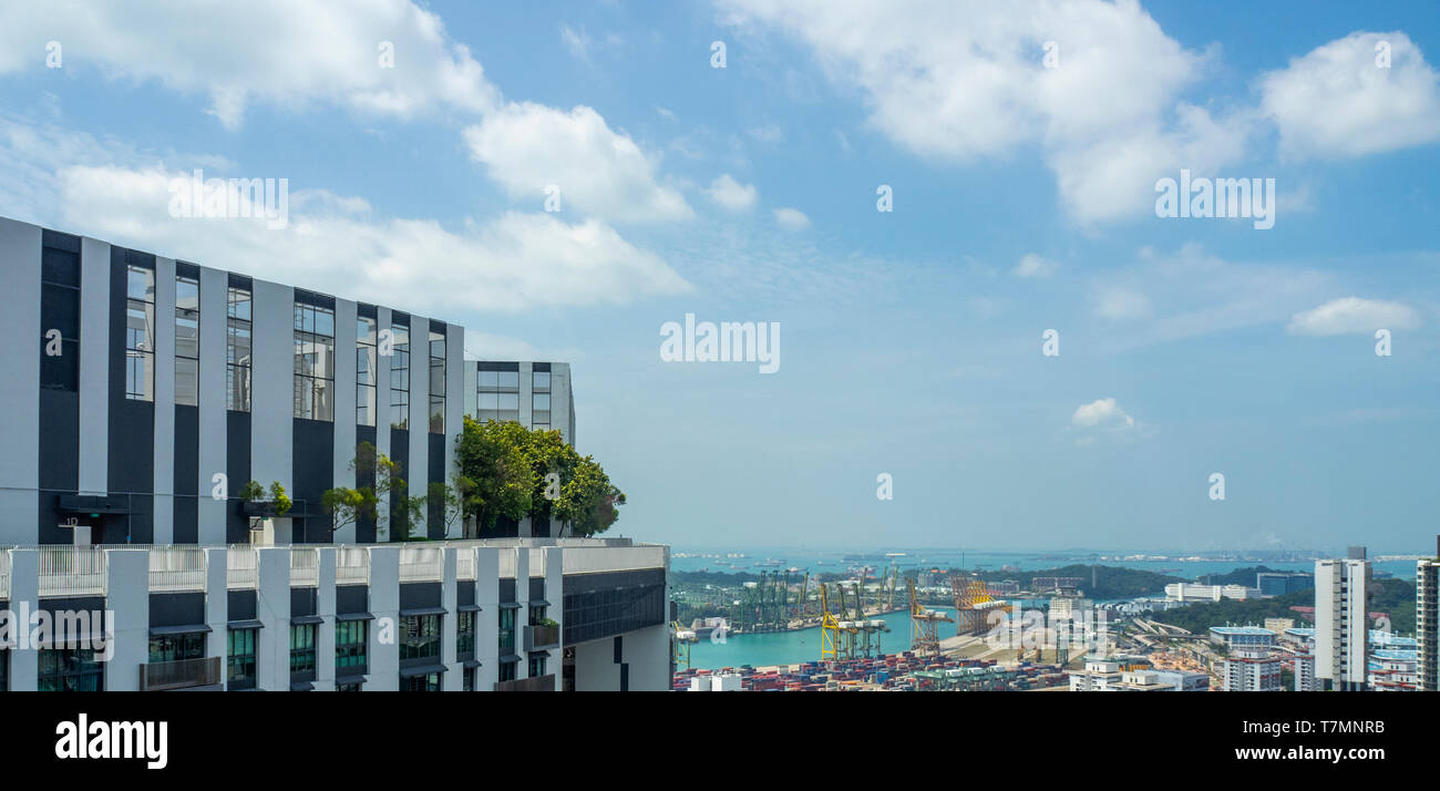 50th floor skygarden at Pinnacle@Duxton apartment complex Stock Photo ...