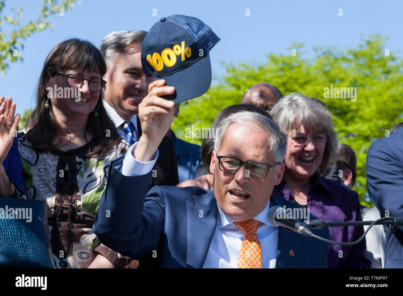 Governor jay inslee signs hi-res stock photography and images - Alamy