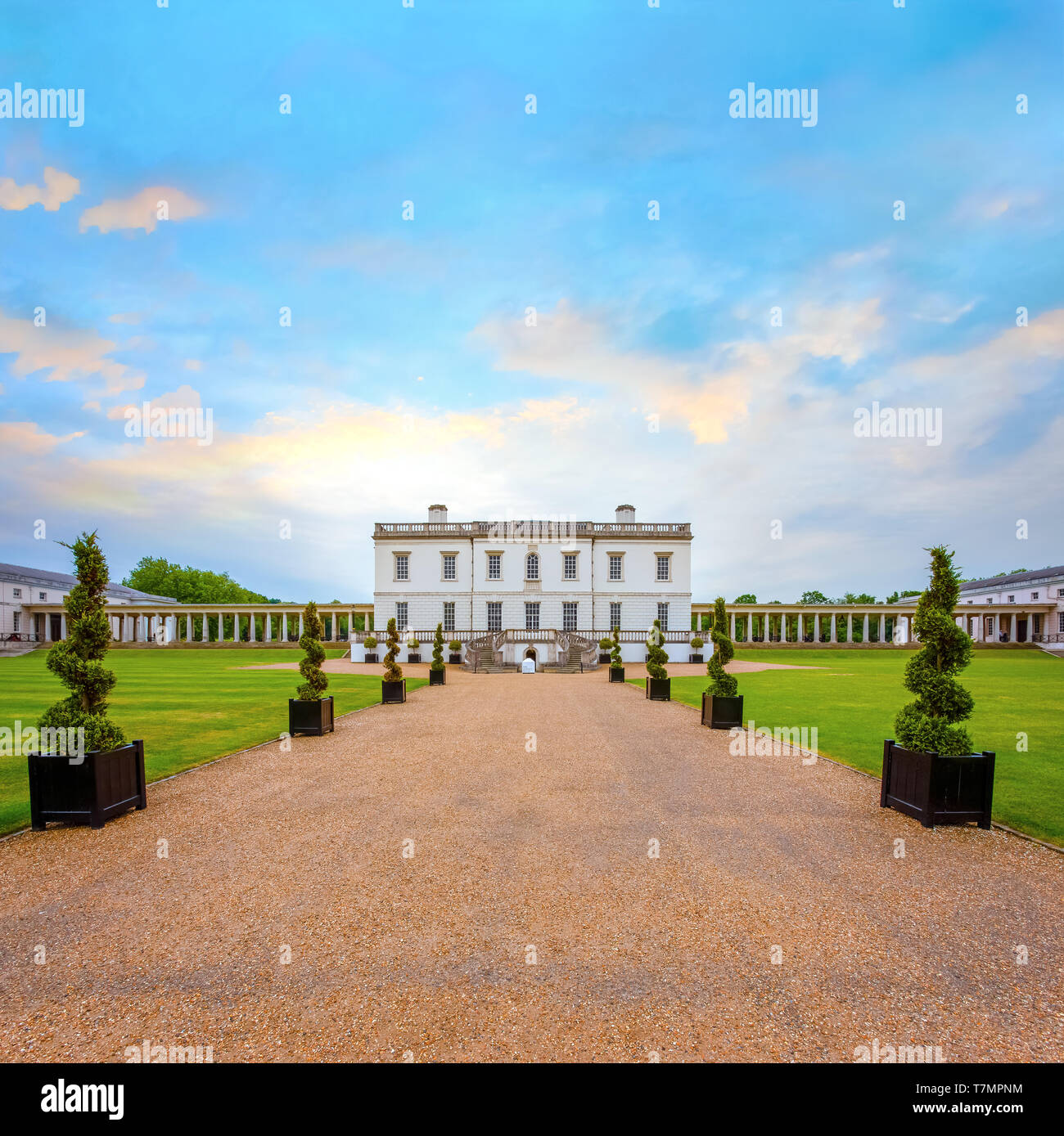 Interior the queens gallery hi-res stock photography and images - Alamy