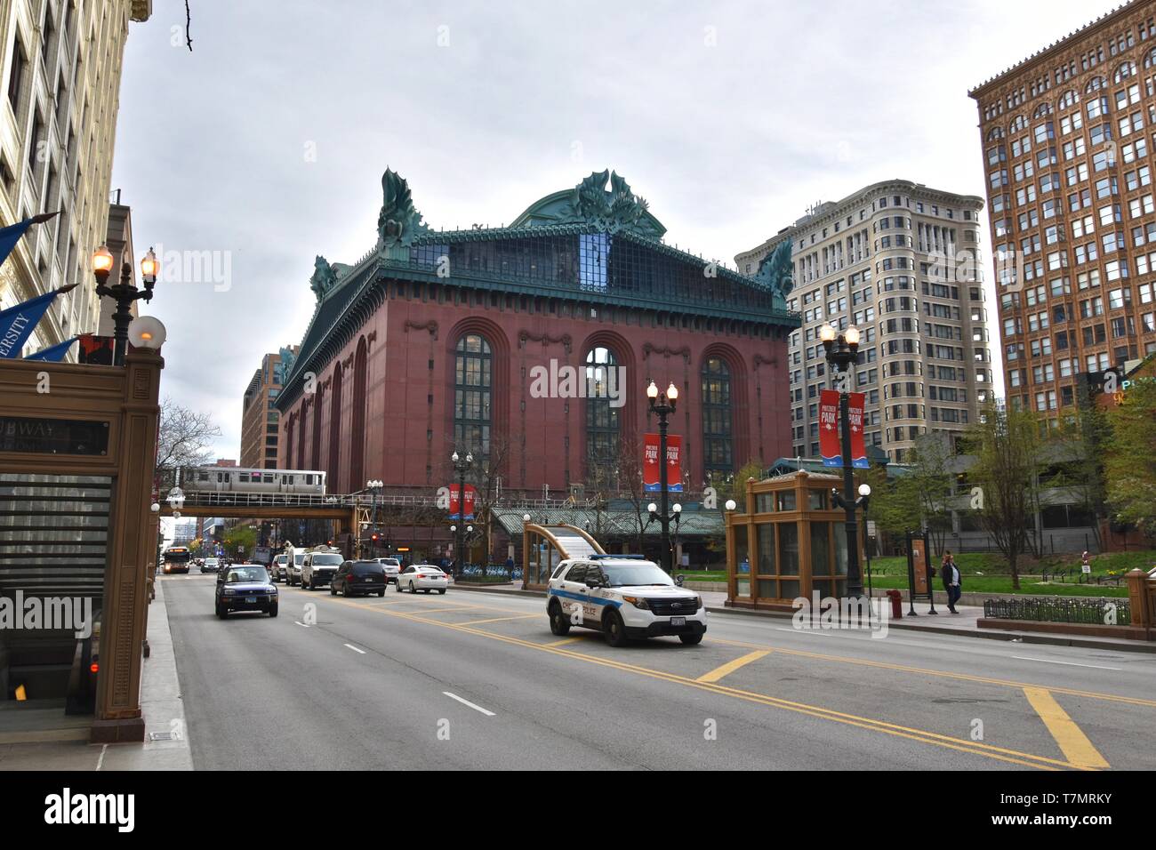 Harold Washington Library, the central Chicago Public Library, Chicago ...