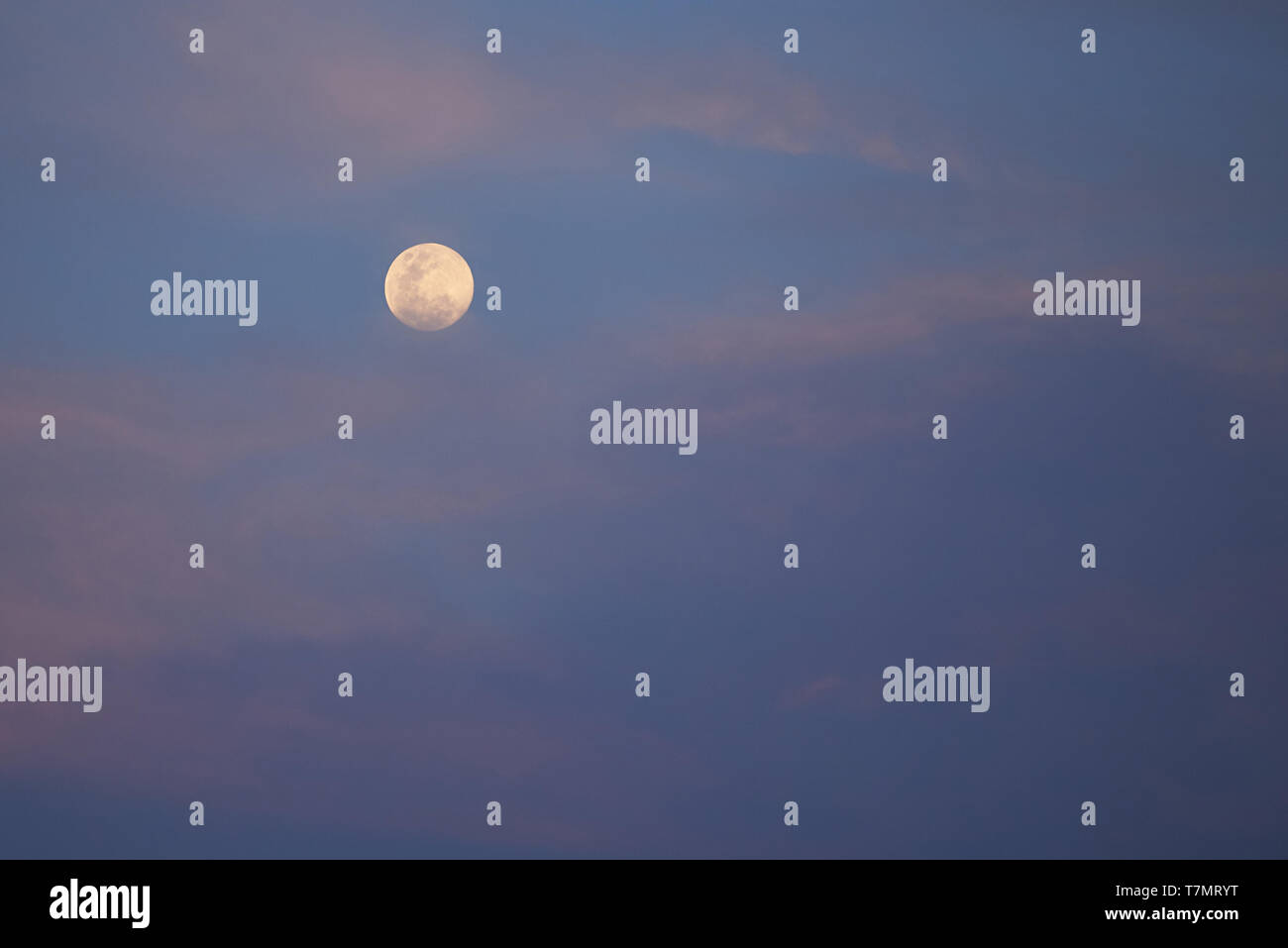 Full moon night sky cloud hi-res stock photography and images - Alamy