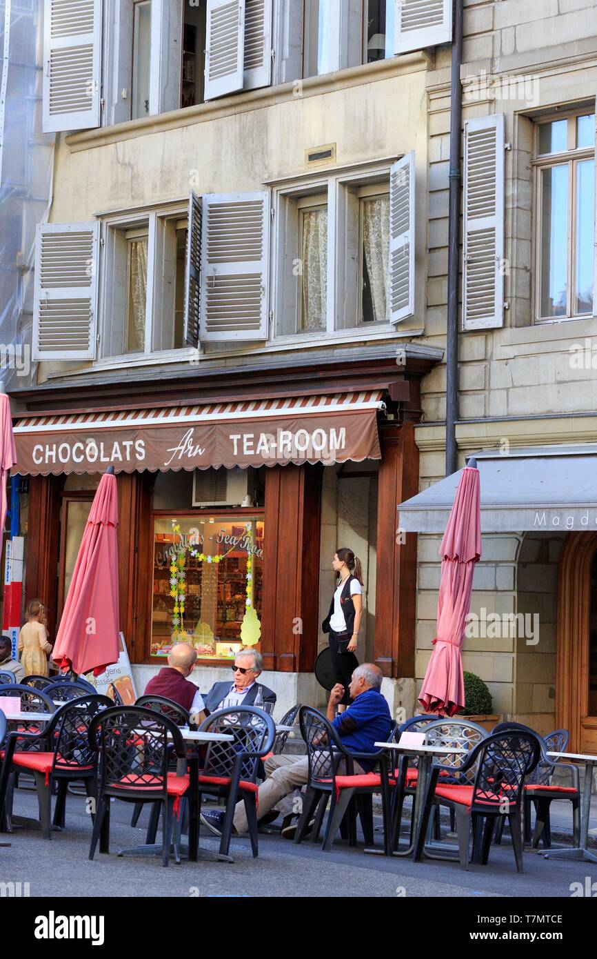 Four square window hi-res stock photography and images - Alamy