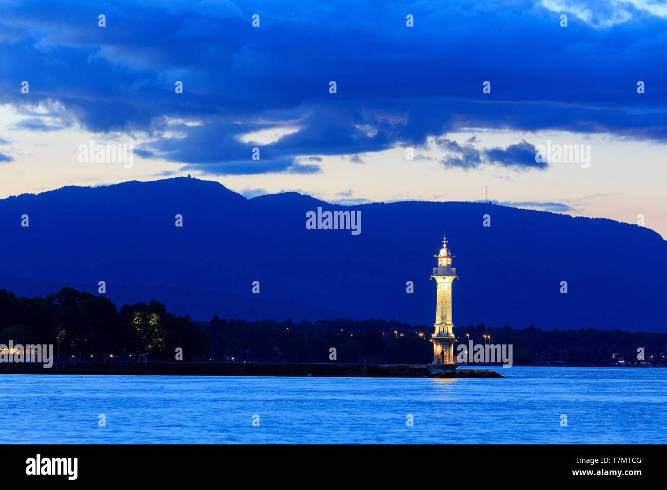 Switzerland, Geneva, Lake Geneva, Geneva Bay, Pier and Pâquis ...