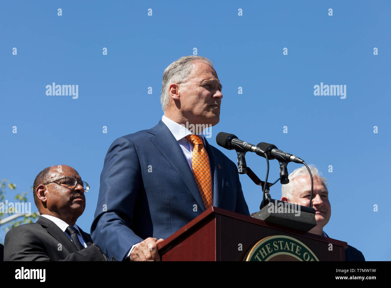 L r seattle governor jay inslee hi-res stock photography and images - Alamy