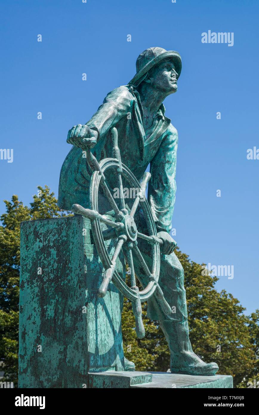 Man at the wheel statue gloucester hi-res stock photography and images ...