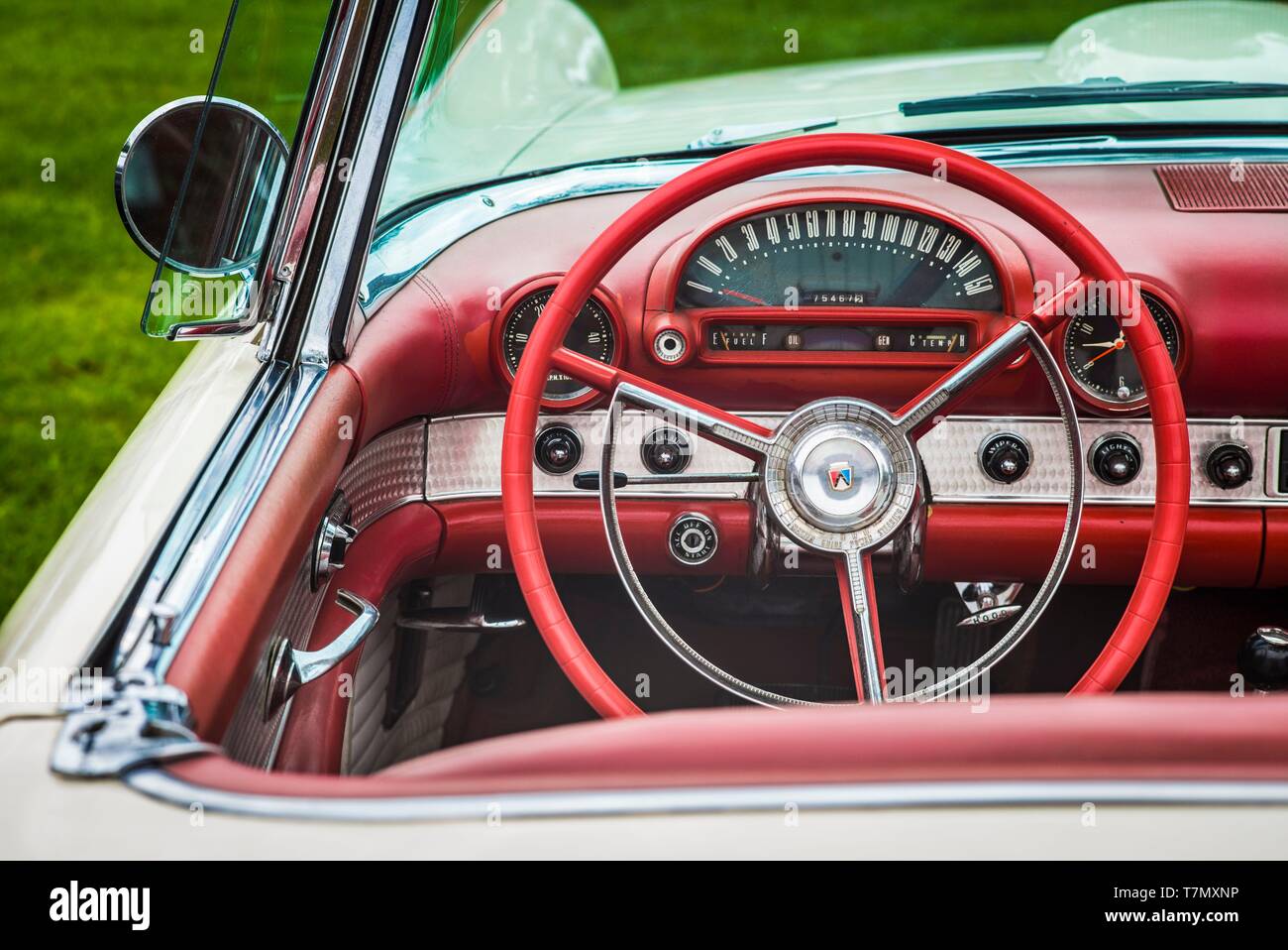 Ford thunderbird 1950s hi-res stock photography and images - Alamy