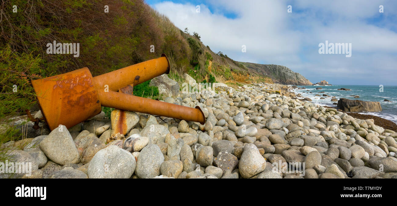 Large metal flotsam hi-res stock photography and images - Alamy