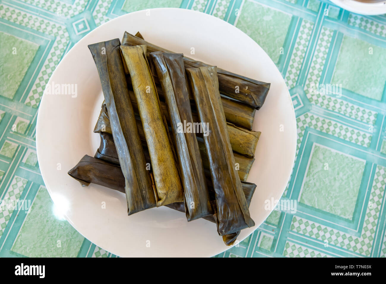 Popular Filipino dessert - Suman is a Philippine favorite made of ...