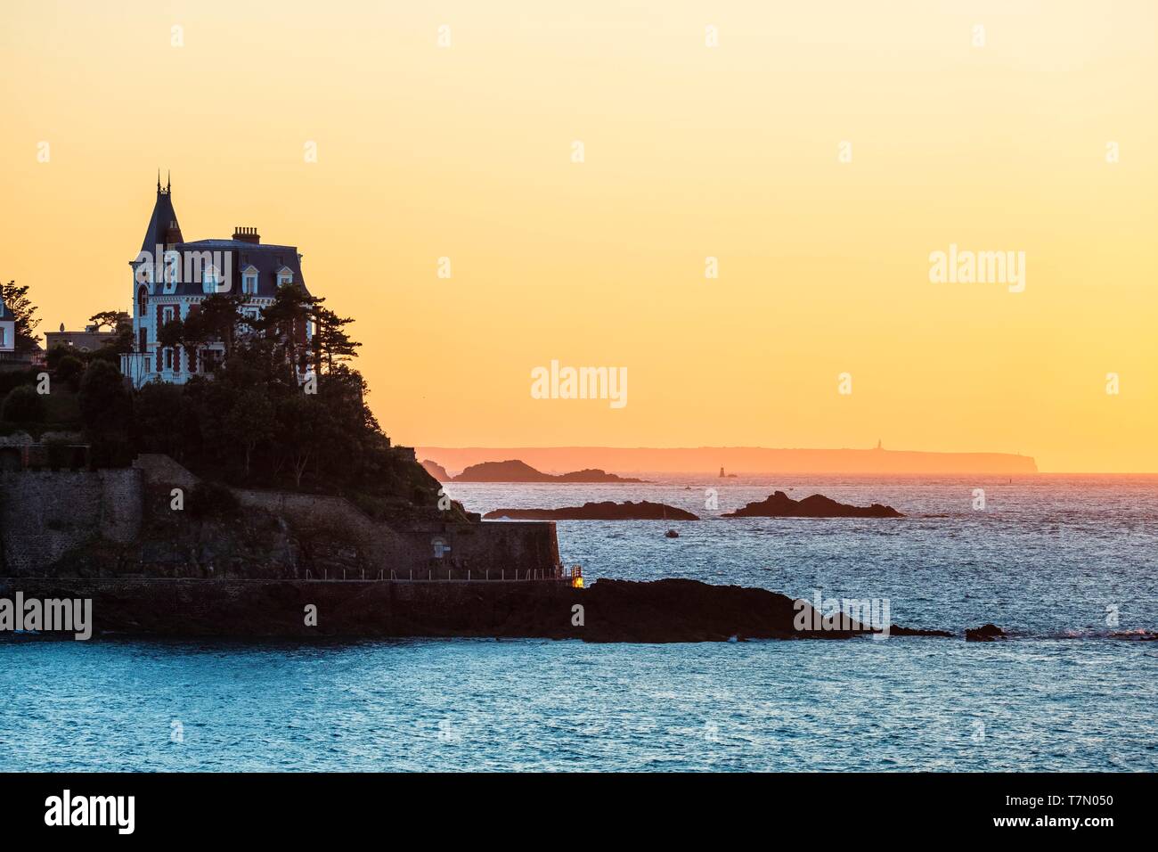 Silhouette de roches hi-res stock photography and images - Alamy