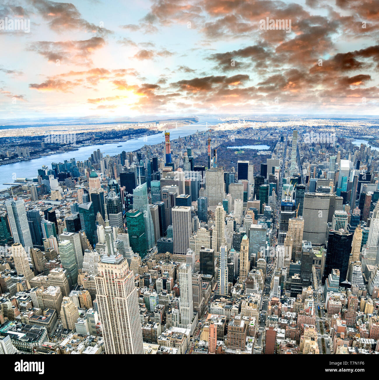 Aerial view of manhattan skyline hi-res stock photography and images ...