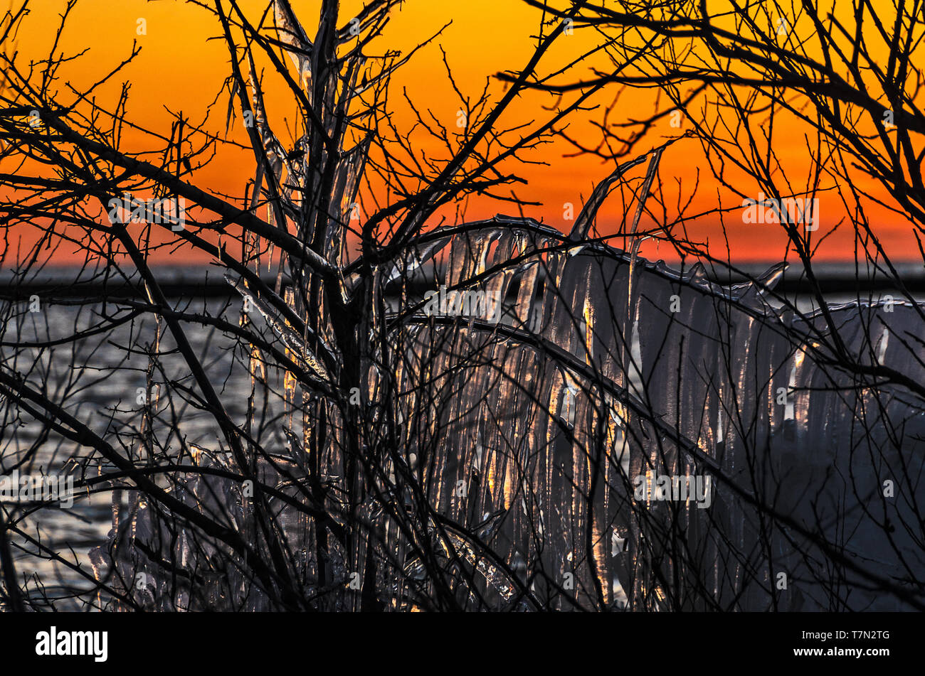 Divided highway sign hi-res stock photography and images - Alamy