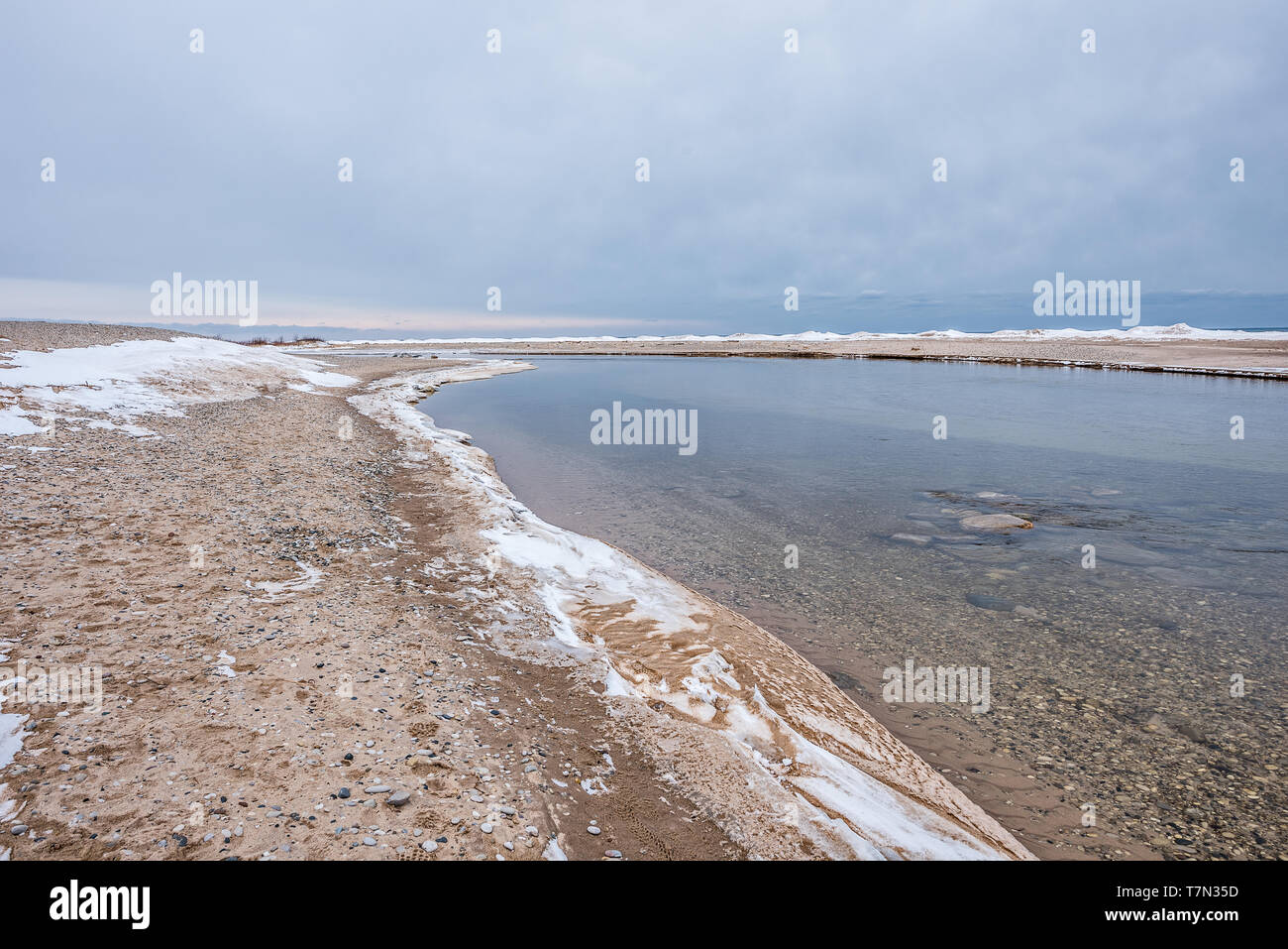 Divided highway sign hi-res stock photography and images - Alamy