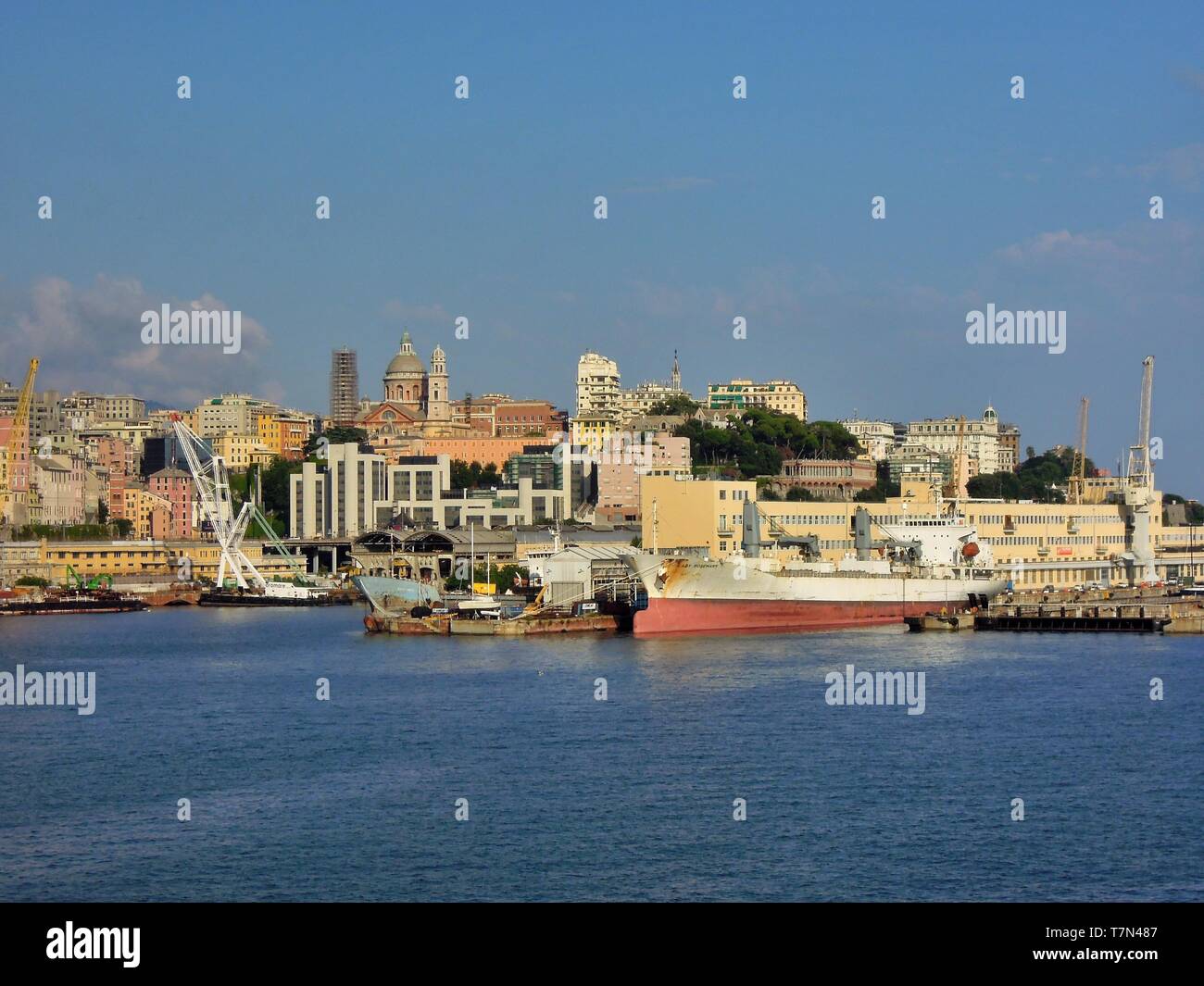 Genova cruise ship hi-res stock photography and images - Alamy