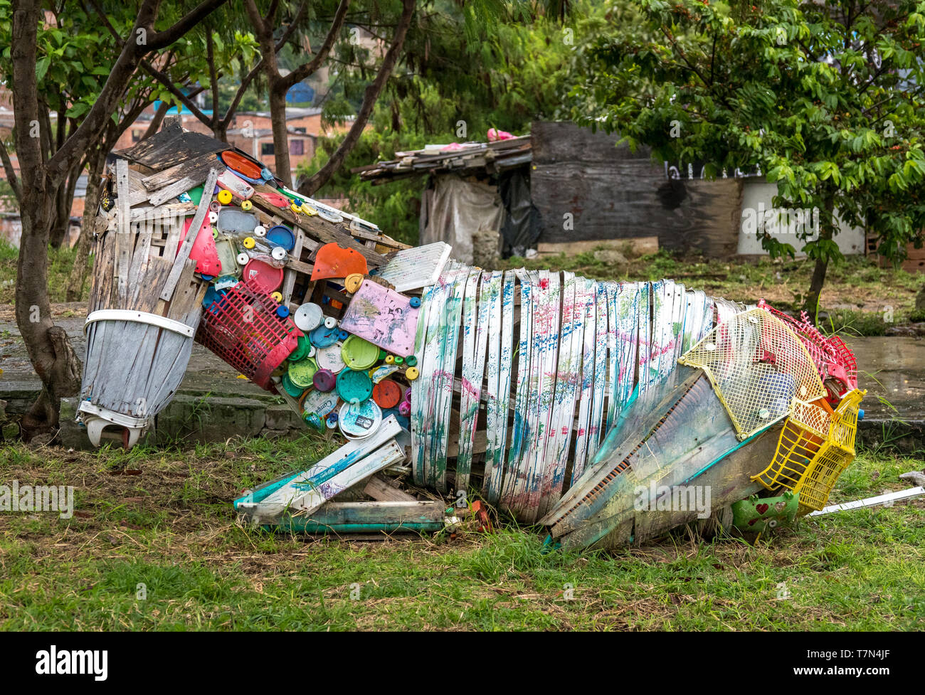 Garbage art hi-res stock photography and images - Alamy